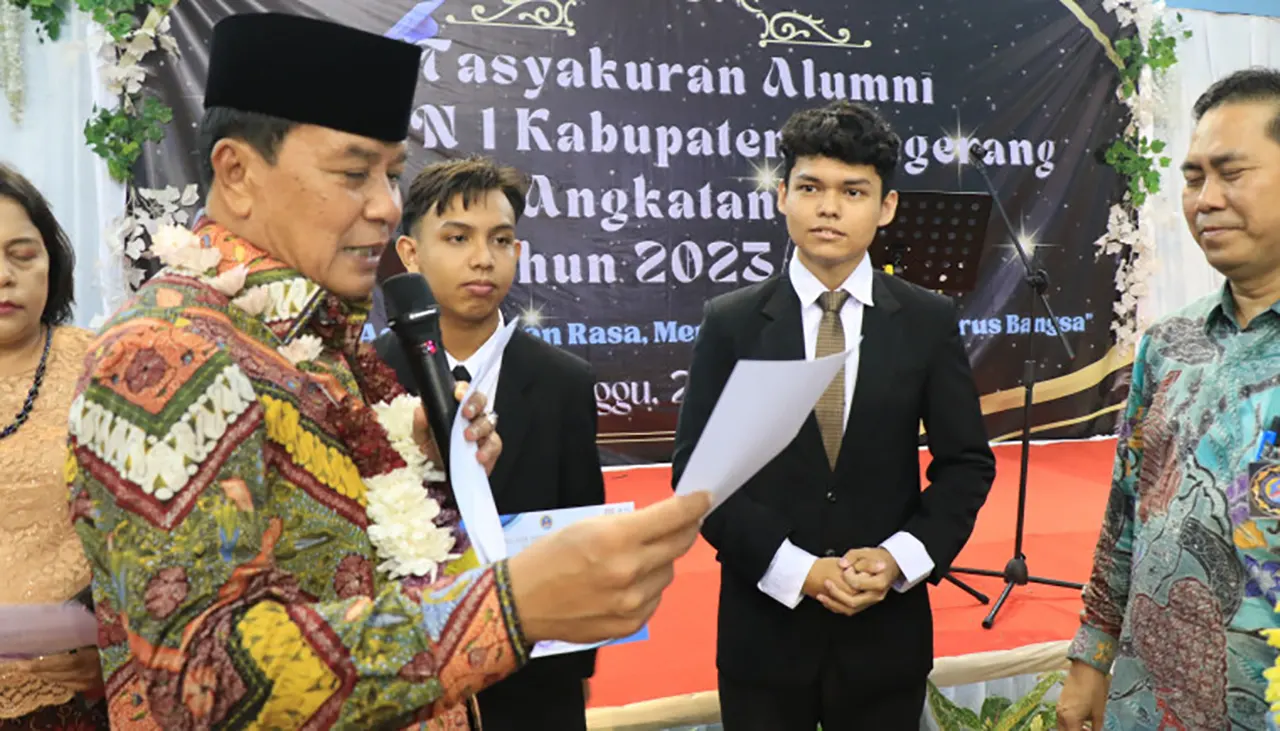 Perpisahan SMA Negeri 1 Kabupaten Tangerang: Sekda Maesyal Rasyid ...