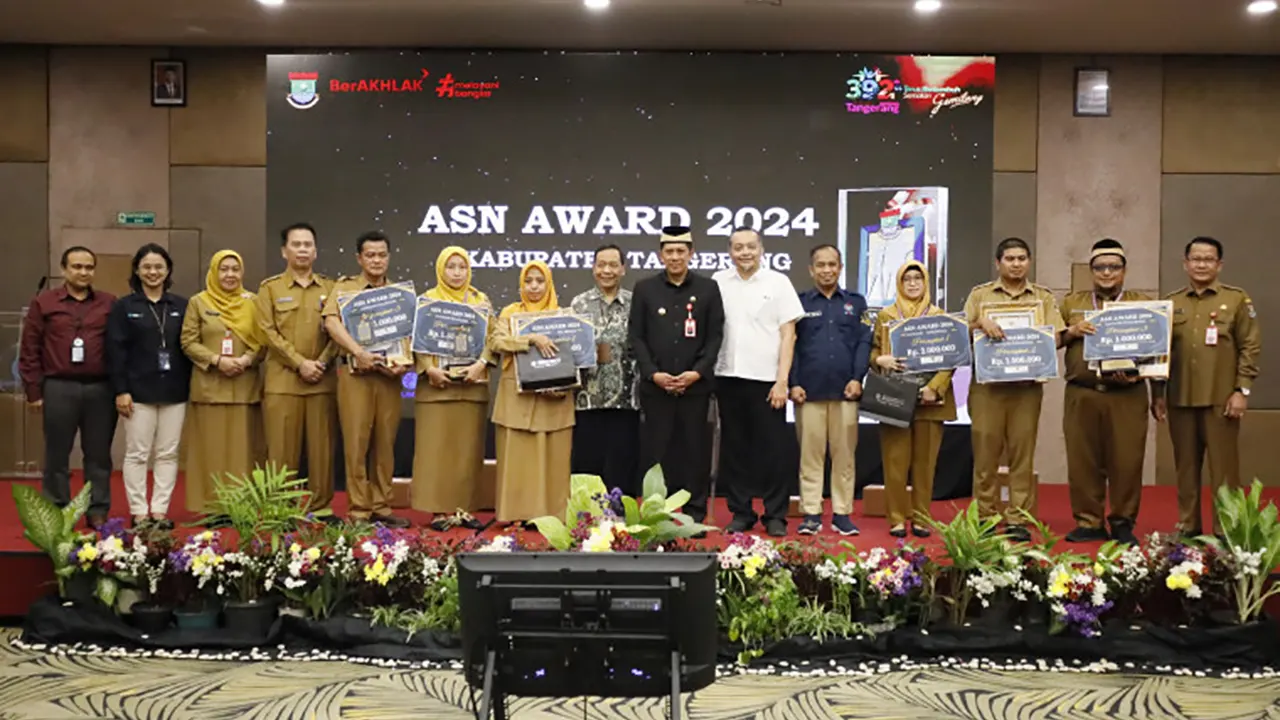 12 Pegawai Lingkup Pemkab Tangerang Menerima Penganugerahan ASN Award ...